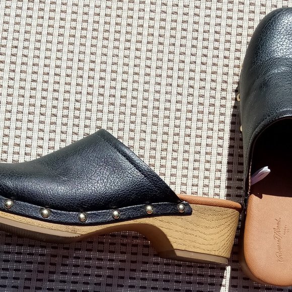 Universal Thread | Shoes | Universal Thread Black Faux Leather Clogs ...